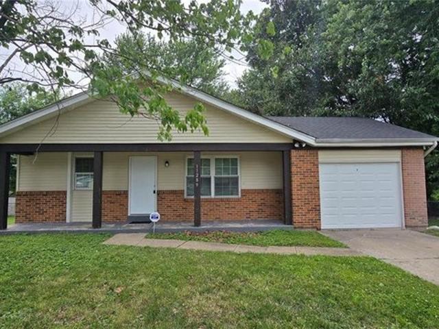 11289 Aspen Woods Dr, Saint Louis, MO 63138
