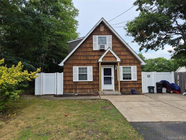 1128 N Ocean Ave, Medford, NY 11763