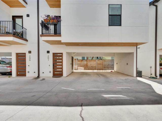1128 Chicon St # 201