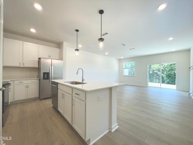 1128 Goldenshrub Street