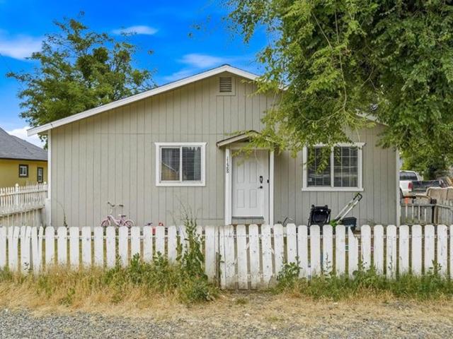 1128 Grand Ave, Olivehurst, CA 95961