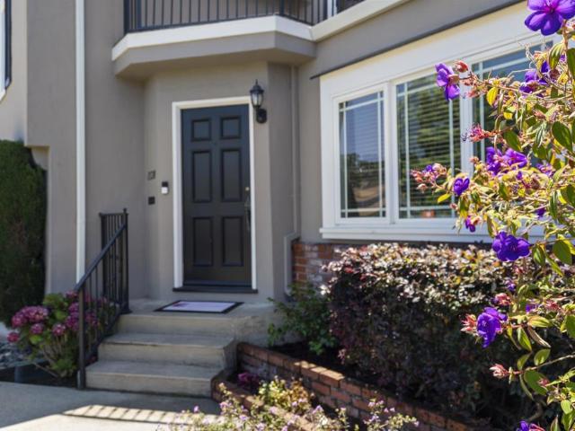 1128 Hawthorne Drive