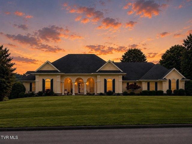 1128 Keeview Dr, Johnson City, TN 37615