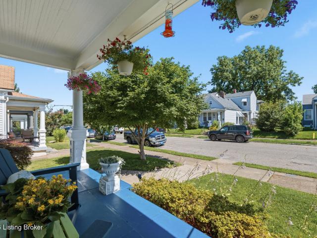 1128 Sylvia St
