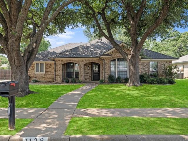 1128 Wingate Dr, Bedford, TX 76021