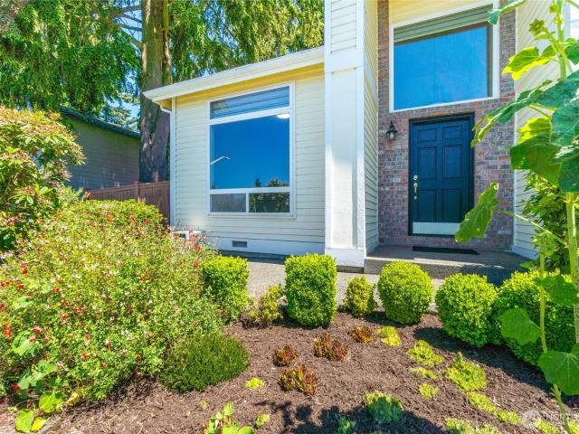 1128 57th Place SE