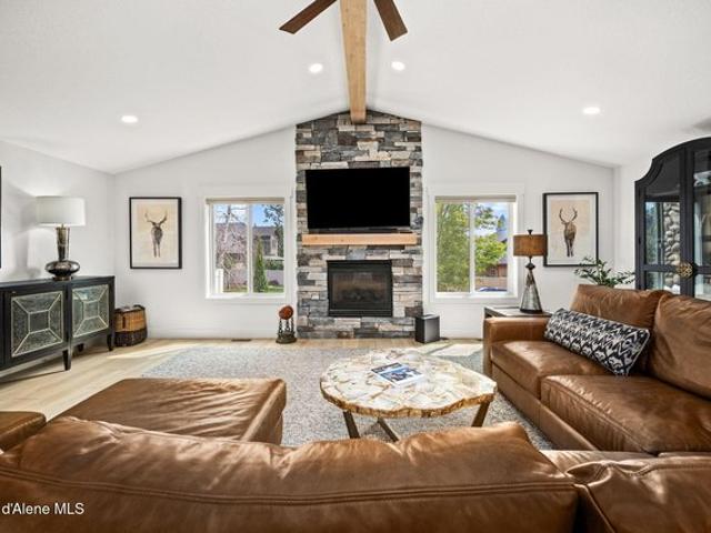 11296 N Rocking R Rd, Hayden, ID 83835