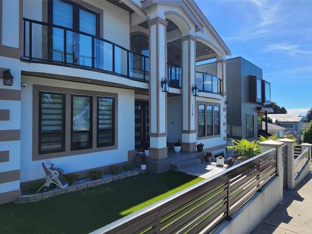 1129 N 33rd Place