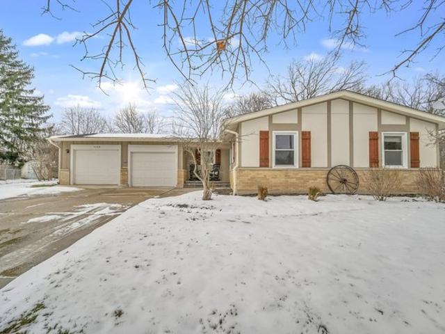 1129 N Cumberland Cir, Mchenry, IL 60050