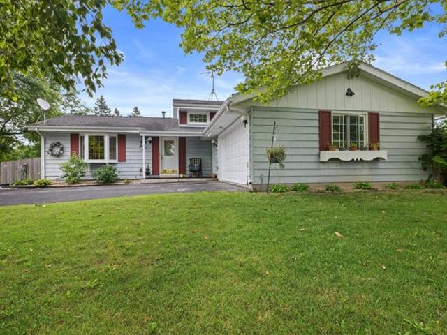 1129 Bluebird Ln, Union Grove, WI 53182