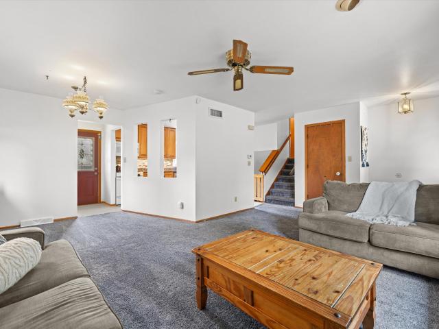1129 Bluebird Ln