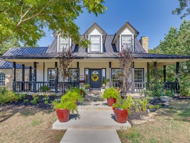 1129 Crazy Horse Trl, Burleson, TX 76028