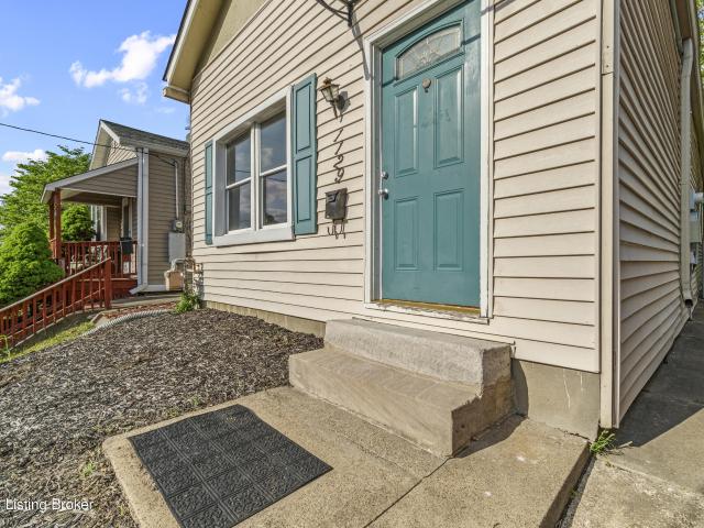 1129 Fischer Ave