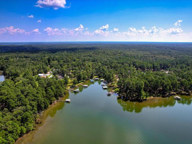 1129 Lakeside Drive
