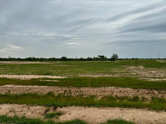 1129 Lariat Ln, Sealy, TX 77474 | MLS #81518 | Compass