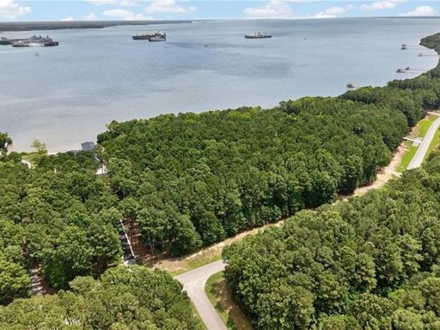 1129 Lawnes Neck Dr, Smithfield, VA 23430