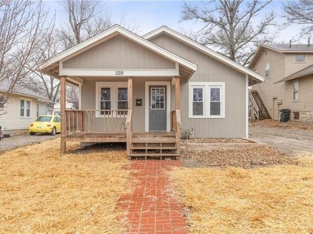 1129 Parker Ave, Osawatomie, KS 66064