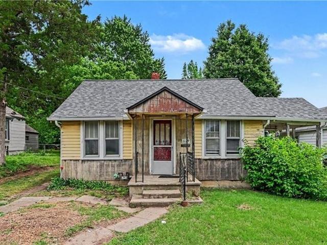 1129 S Dodgion Ave, Independence, MO 64050