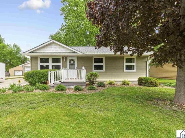 1129 S Ramesy St, Blue Earth, MN 56013