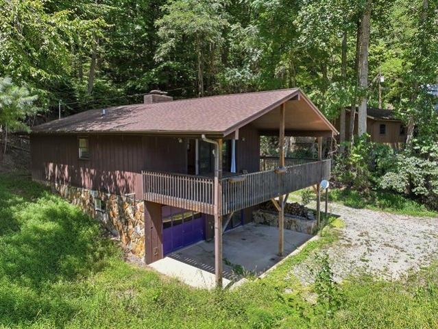 1129 Wake Robin Dr, Cullowhee, NC 28723