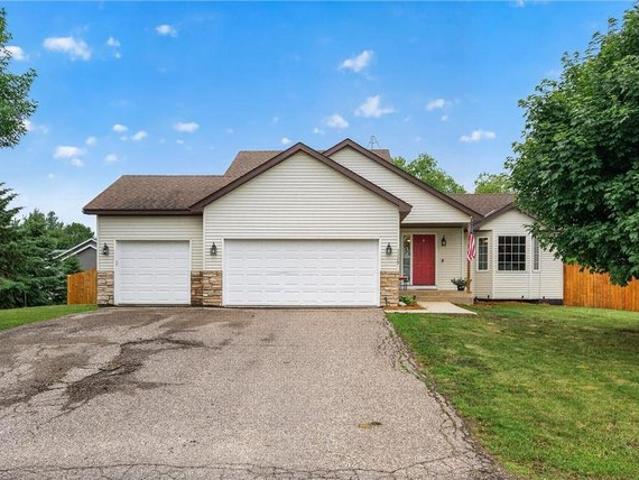 1129 Woodland Dr, Howard Lake, MN 55349
