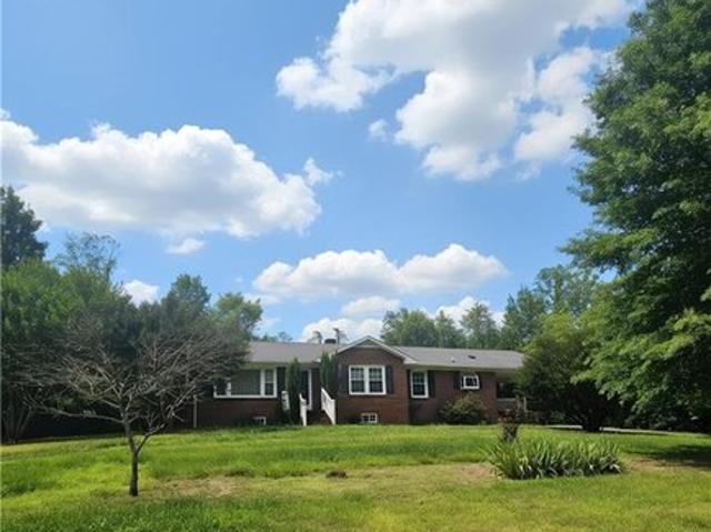 1129 Ziglar Rd, Winston Salem, NC 27105