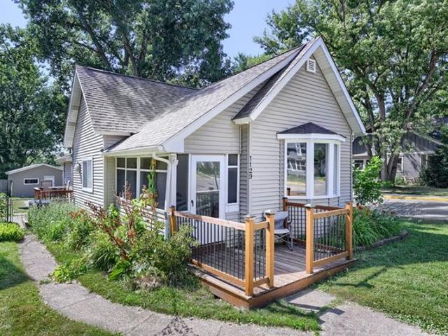 1129 2nd St, Hudson, WI 54016