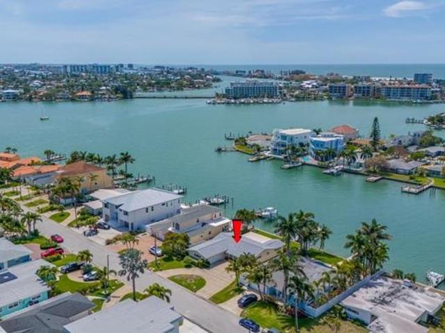 11200 6th St E, Treasure Island, FL 33706