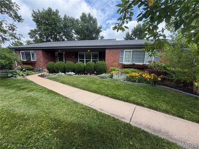 11201 Trieste Dr, Saint Louis, MO 63146