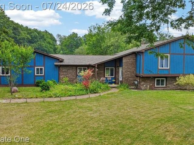 11201 Horton Rd, Groveland Township, MI 48442