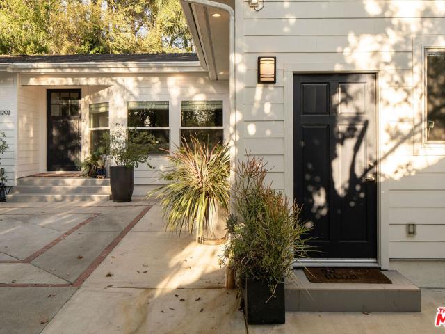 11202 Canton Dr, Studio City, CA 91604 | MLS #26666 | Compass