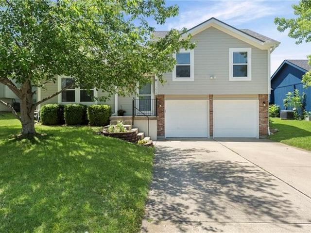 11204 N Booth Ave, Kansas City, MO 64157