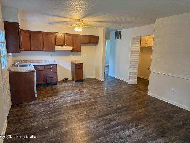 11206 Willowick Ct