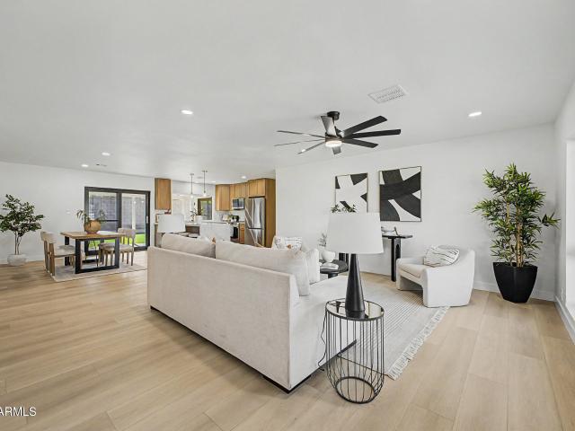 11206 N 26TH Place