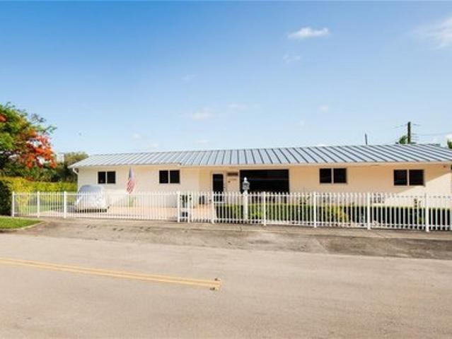 11206 SW 1st St, Sweetwater, FL 33174