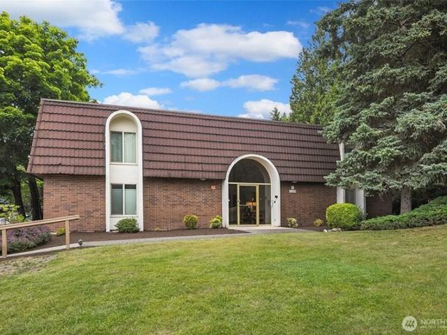 11208 NE 68th St Apt 114, Kirkland, WA 98033