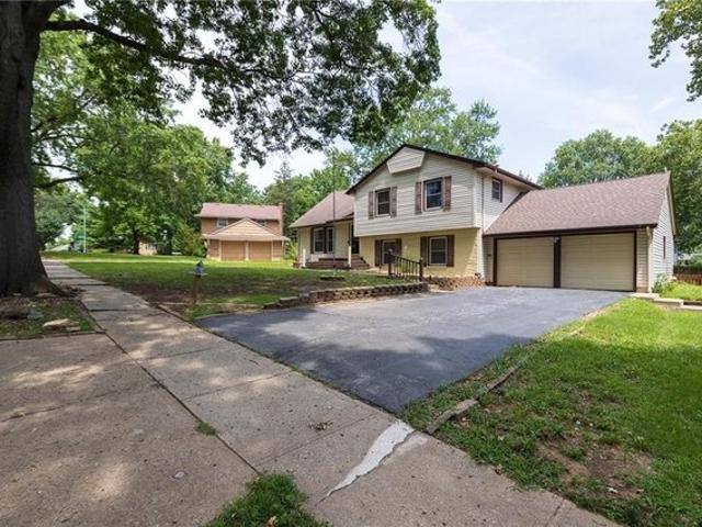 11209 Walnut St, Kansas City, MO 64114