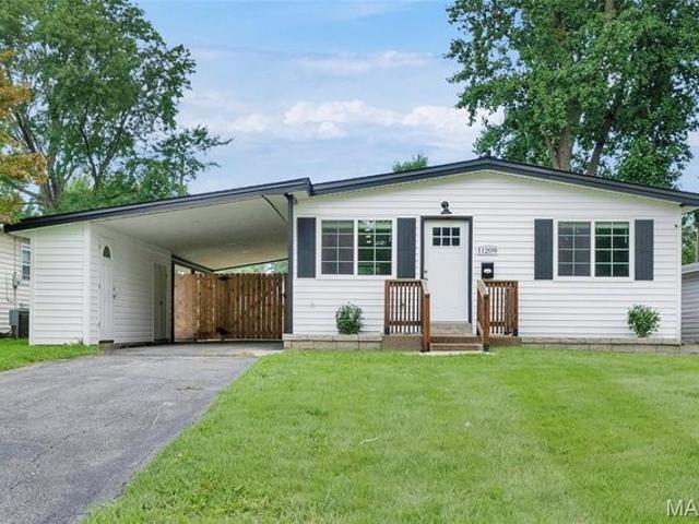 11209 Saint Shawn Ln, Saint Ann, MO 63074
