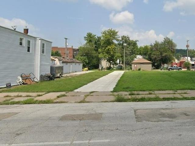 1120 and 1124 W 3rd St, Davenport, IA 52802
