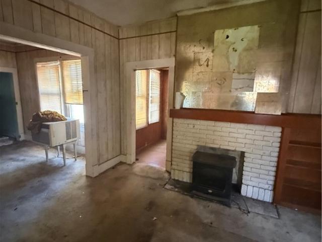 1120 E 40th Drive