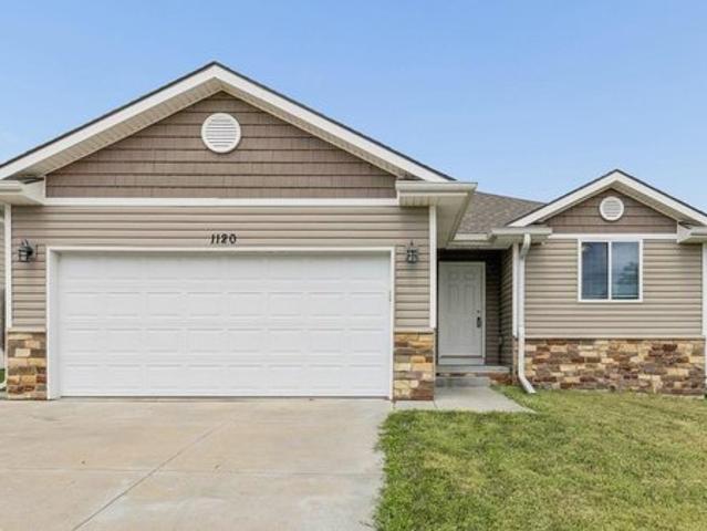 1120 Geranium Dr, Lincoln, NE 68521