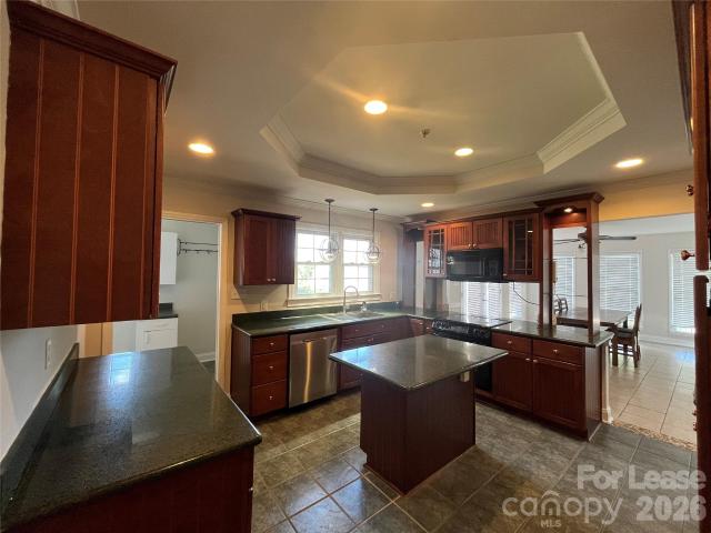 1120 Hensley Road W