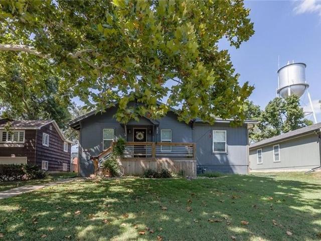 1120 Pacific Ave, Osawatomie, KS 66064