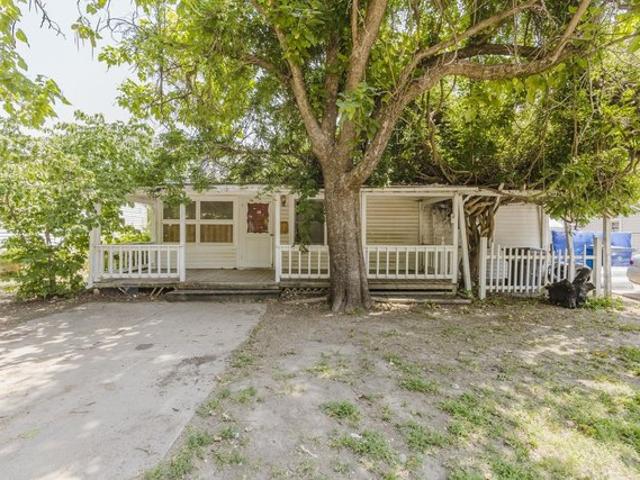 1120 Pineridge St, Wichita, KS 67218