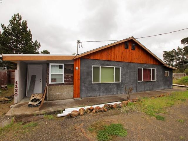 1120 Rhododendron Dr, Florence, OR 97439