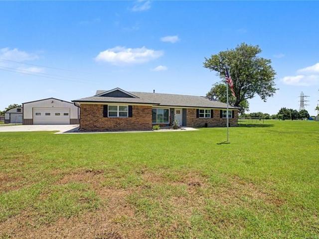 1120 S Sequoyah Dr, Oologah, OK 74053