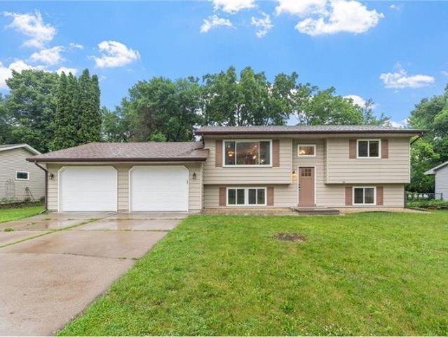 1120 th Pl N, Maple Grove, MN 55369