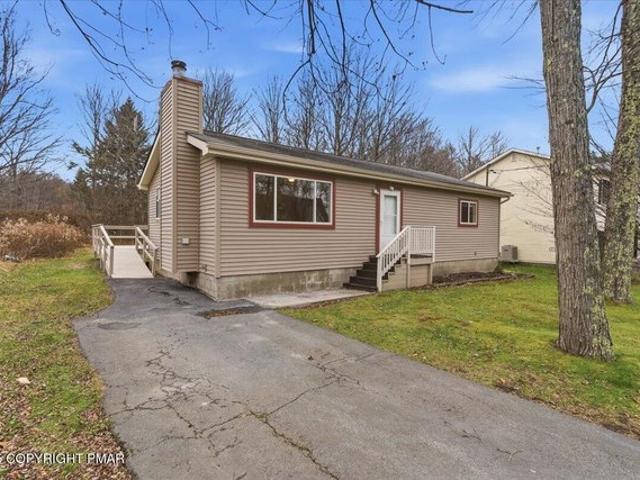 1120 Trapper Ln, Pocono Summit, PA 18346