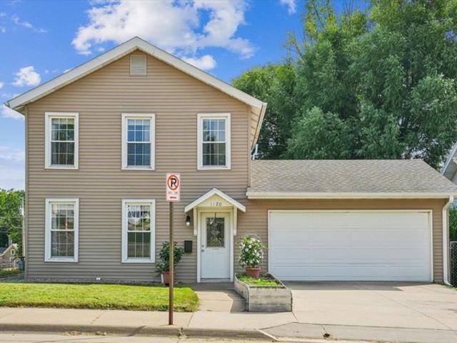 1120 W 5th St, Dubuque, IA 52001
