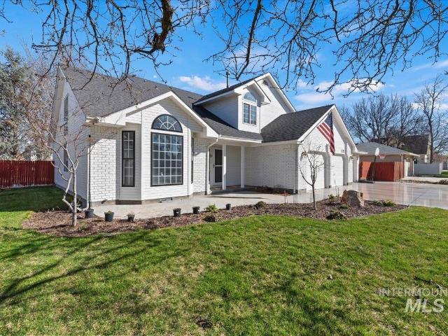 1120 W Clarinda Dr